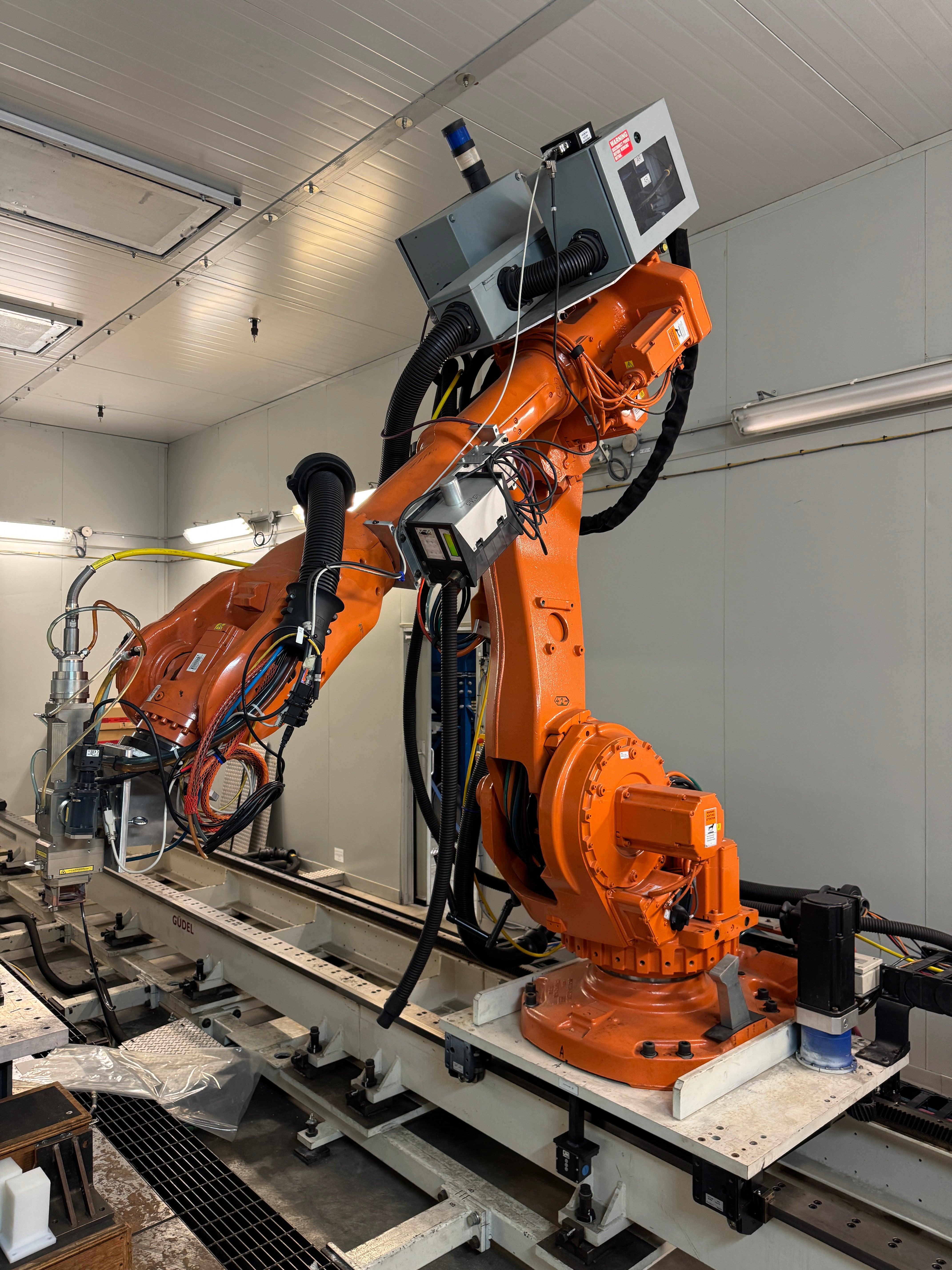 ABB LASER WELDING ROBOT SYSTEM IRB-6600-M-2004 + IPG LASER YLS-15000 ...